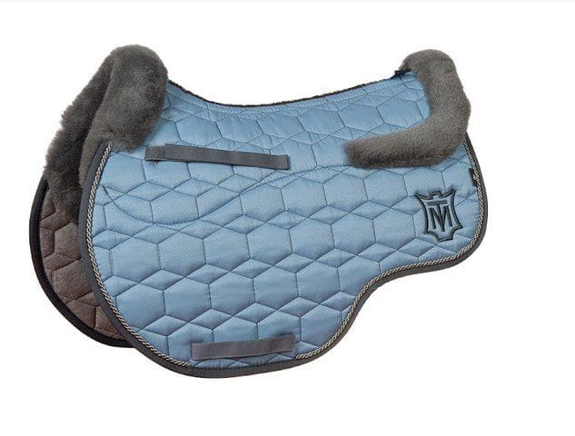 How to fit a saddle pad to a horse | Pink Equine